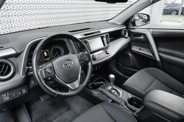 Blue Toyota RAV4 2018 in Marupe, with an engine capacity of 2.00 L and mileage of 165 thousand km for 17900 €, photo 11 on AUTOMOTO.COM.LV