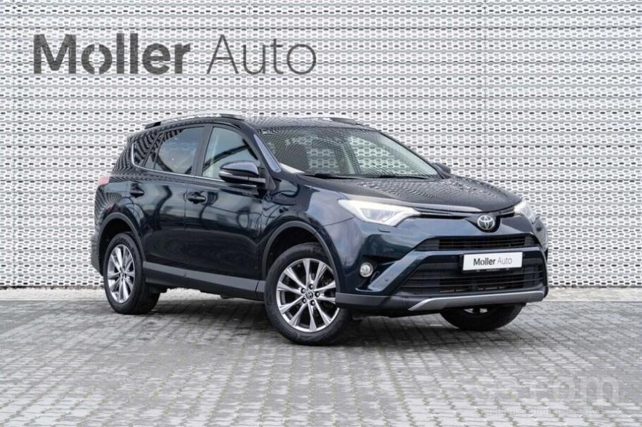 Blue Toyota RAV4 2018 in Riga, with an engine capacity of 2.00 L and mileage of 165 thousand km for 16650 €, photo 2 on AUTOMOTO.COM.LV