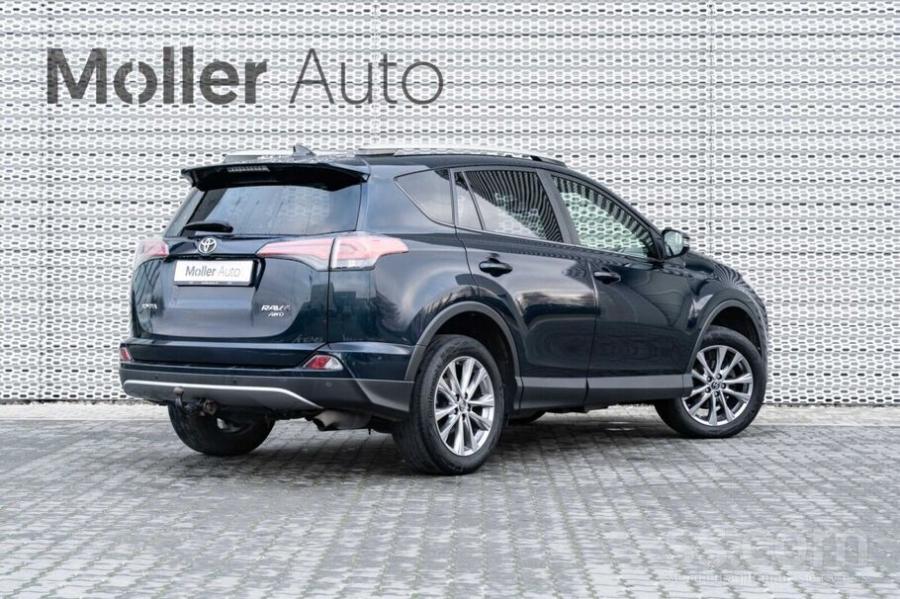 Blue Toyota RAV4 2018 in Riga, with an engine capacity of 2.00 L and mileage of 165 thousand km for 16650 €, photo 4 on AUTOMOTO.COM.LV