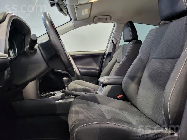 Blue Toyota RAV4 2018 in Ventspils, with an engine capacity of 2.50 L and mileage of 177 thousand km for 17500 €, photo 5 on AUTOMOTO.COM.LV