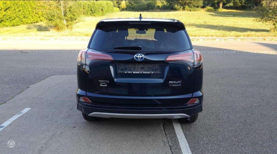 Blue Toyota RAV4 2018 in Vilnius, with an engine capacity of 2.50 L and mileage of 285 thousand km for 12999 €, photo 6 on AUTOMOTO.COM.LV