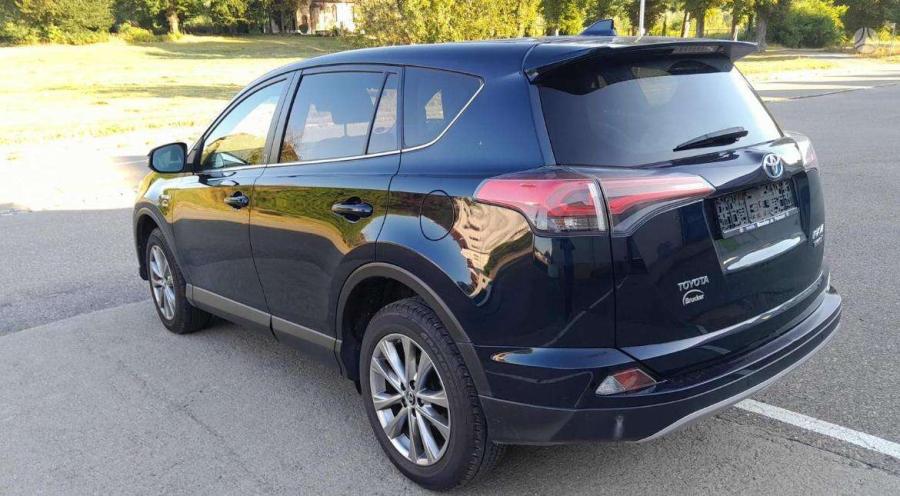 Blue Toyota RAV4 2018 in Vilnius, with an engine capacity of 2.50 L and mileage of 285 thousand km for 12999 €, photo 9 on AUTOMOTO.COM.LV