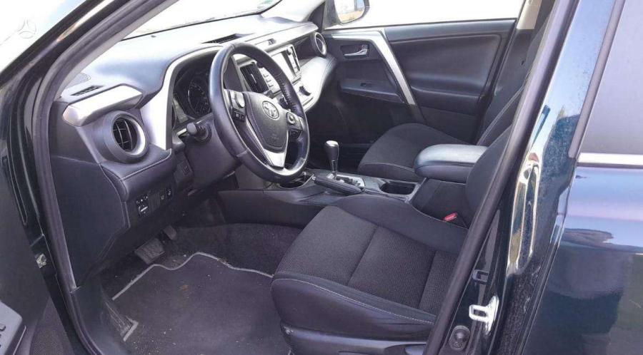 Blue Toyota RAV4 2018 in Vilnius, with an engine capacity of 2.50 L and mileage of 285 thousand km for 12999 €, photo 10 on AUTOMOTO.COM.LV