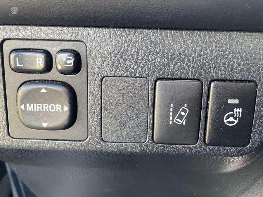 Blue Toyota RAV4 2018 in Vilnius, with an engine capacity of 2.50 L and mileage of 285 thousand km for 12999 €, photo 15 on AUTOMOTO.COM.LV