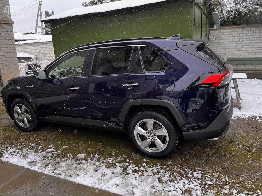 Blue Toyota RAV4 2019 in Siauliai, with an engine capacity of 2.50 L and mileage of 125 thousand km for 29000 €, photo 1 on AUTOMOTO.COM.LV