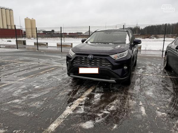 Blue Toyota RAV4 2019 in Siauliai, with an engine capacity of 2.50 L and mileage of 125 thousand km for 29000 €, photo 2 on AUTOMOTO.COM.LV