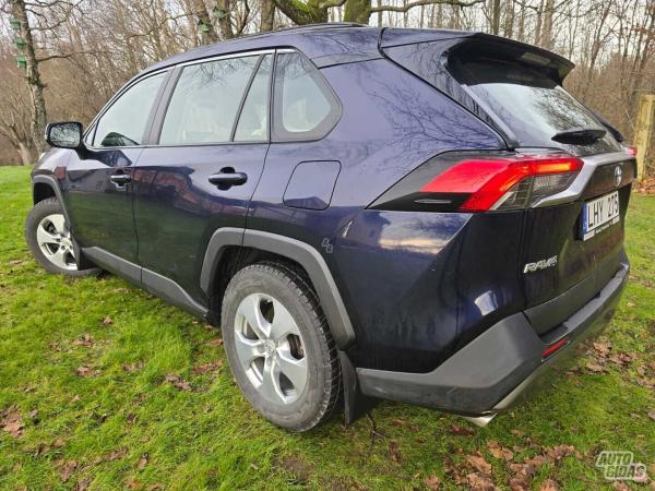 Blue Toyota RAV4 2019 in Taurage, with an engine capacity of 2.00 L and mileage of 65 thousand km for 22999 €, photo 4 on AUTOMOTO.COM.LV