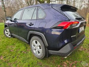 Blue Toyota RAV4 2019 in Taurage, with an engine capacity of 2.00 L and mileage of 65 thousand km for 22999 €, photo 4 on AUTOMOTO.COM.LV