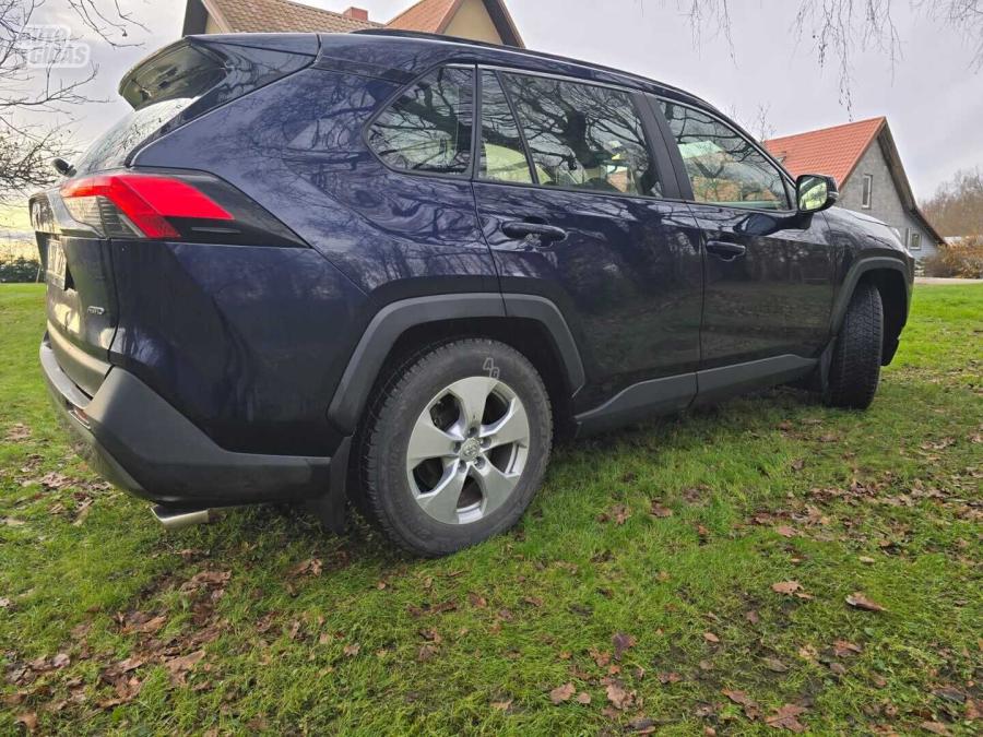 Blue Toyota RAV4 2019 in Taurage, with an engine capacity of 2.00 L and mileage of 65 thousand km for 22999 €, photo 6 on AUTOMOTO.COM.LV