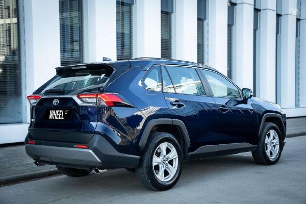 Blue Toyota RAV4 2019 in Vilnius, with an engine capacity of 1.99 L and mileage of 139 thousand km for 20500 €, photo 8 on AUTOMOTO.COM.LV