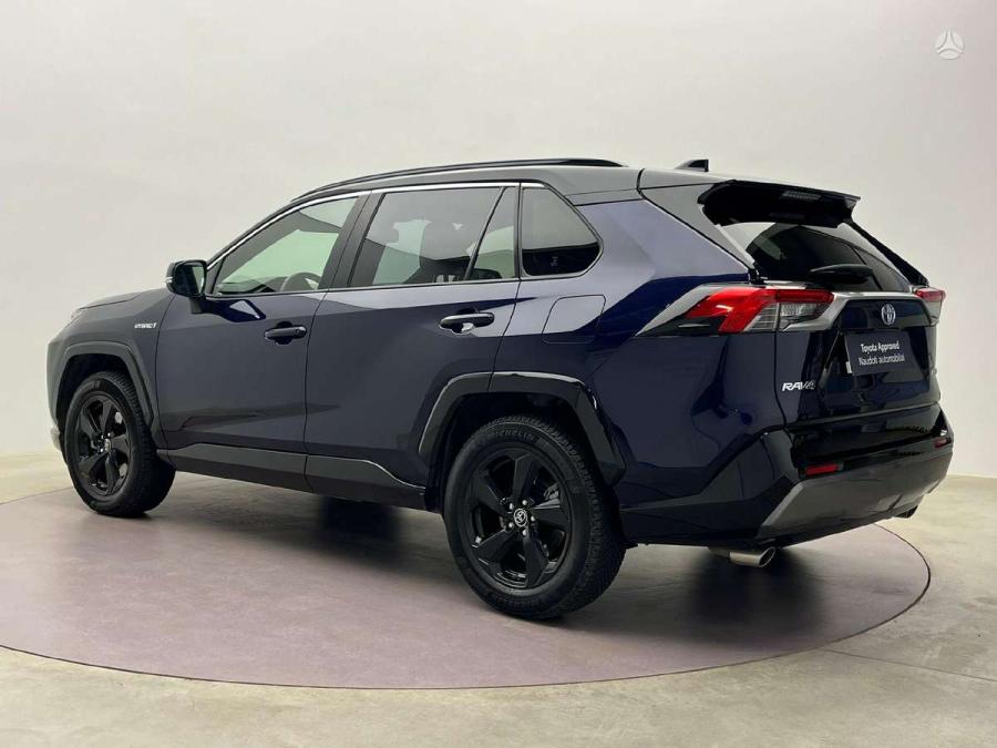 Blue Toyota RAV4 2019 in Panevezys, with an engine capacity of 2.49 L and mileage of 183 thousand km for 23990 €, photo 6 on AUTOMOTO.COM.LV