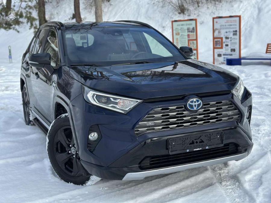 Blue Toyota RAV4 2019 in Kaunas, with an engine capacity of 2.49 L and mileage of 189 thousand km for 21950 €, photo 1 on AUTOMOTO.COM.LV