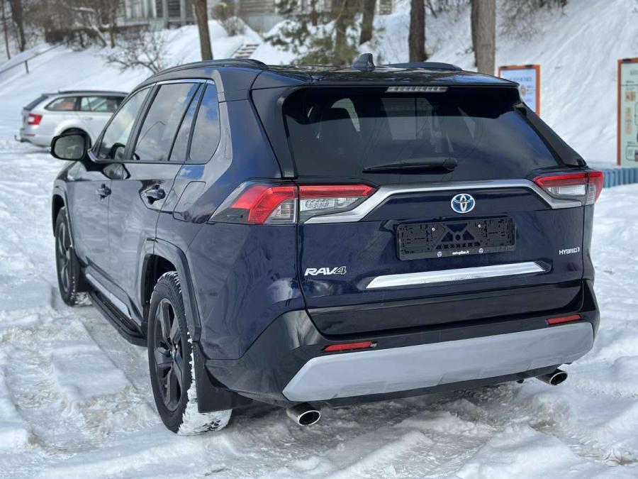 Blue Toyota RAV4 2019 in Kaunas, with an engine capacity of 2.49 L and mileage of 189 thousand km for 21950 €, photo 2 on AUTOMOTO.COM.LV
