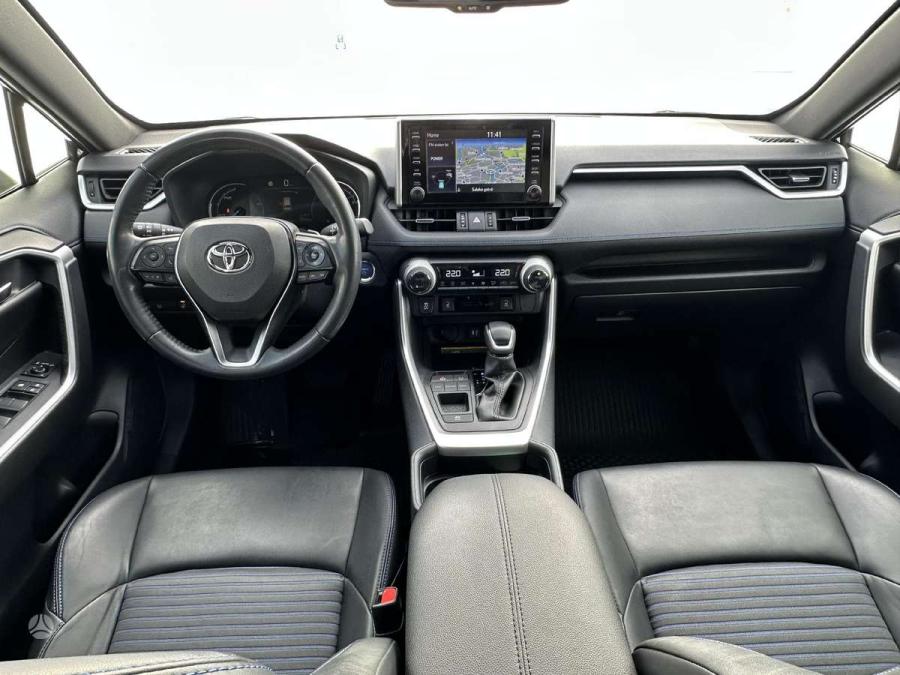 Blue Toyota RAV4 2019 in Kaunas, with an engine capacity of 2.49 L and mileage of 189 thousand km for 21950 €, photo 10 on AUTOMOTO.COM.LV