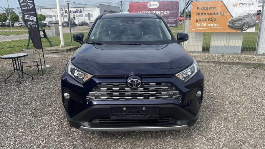 Blue Toyota RAV4 2019 in Marijampole, with an engine capacity of 2.00 L and mileage of 216 thousand km for 17900 €, photo 3 on AUTOMOTO.COM.LV