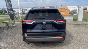 Blue Toyota RAV4 2019 in Marijampole, with an engine capacity of 2.00 L and mileage of 216 thousand km for 17900 €, photo 9 on AUTOMOTO.COM.LV