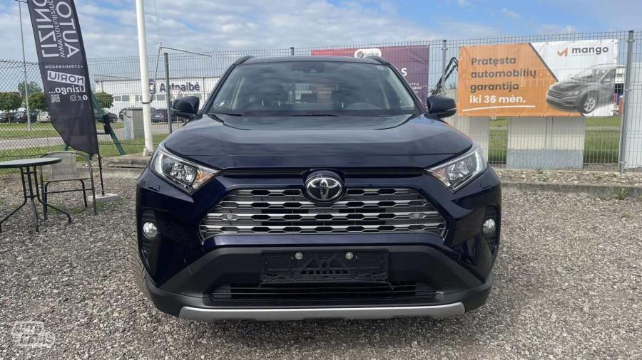 Blue Toyota RAV4 2019 in Marijampole, with an engine capacity of 2.00 L and mileage of 216 thousand km for 17900 €, photo 10 on AUTOMOTO.COM.LV