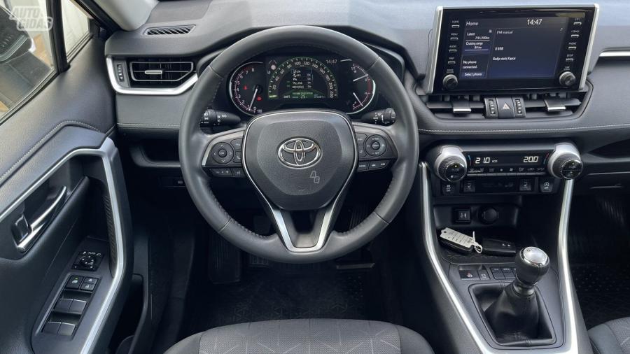 Blue Toyota RAV4 2019 in Marijampole, with an engine capacity of 2.00 L and mileage of 216 thousand km for 17900 €, photo 26 on AUTOMOTO.COM.LV