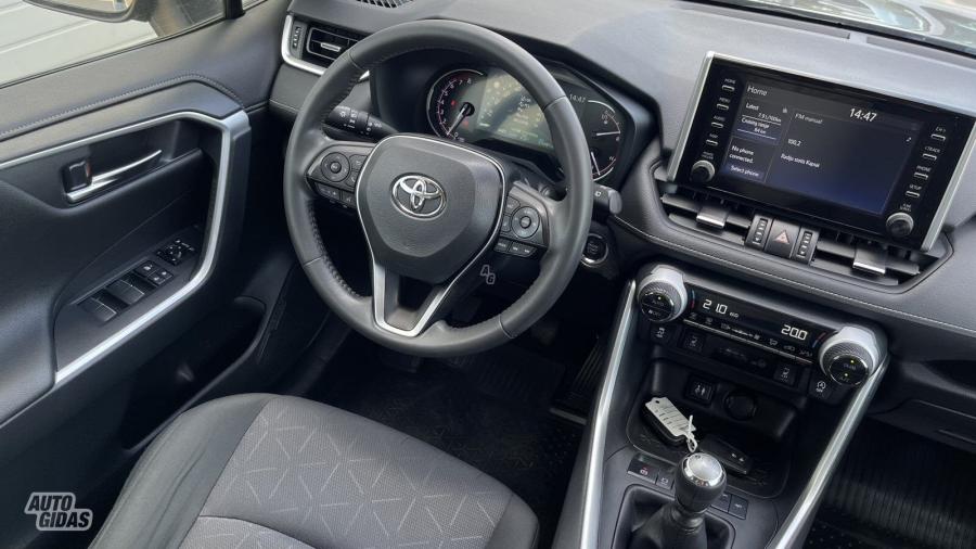 Blue Toyota RAV4 2019 in Marijampole, with an engine capacity of 2.00 L and mileage of 216 thousand km for 17900 €, photo 27 on AUTOMOTO.COM.LV