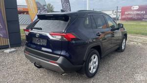 Blue Toyota RAV4 2019 in Marijampole, with an engine capacity of 2.00 L and mileage of 216 thousand km for 17900 €, photo 7 on AUTOMOTO.COM.LV