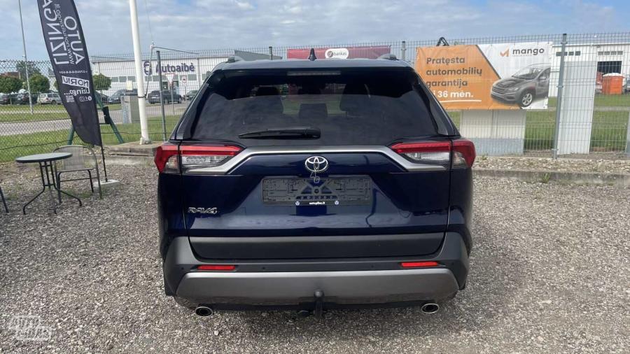 Blue Toyota RAV4 2019 in Marijampole, with an engine capacity of 2.00 L and mileage of 216 thousand km for 17900 €, photo 9 on AUTOMOTO.COM.LV