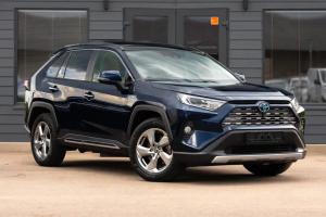 Blue Toyota RAV4 2019 in Jelgava, with an engine capacity of 2.50 L and mileage of 97 thousand km for 28950 €, photo  on AUTOMOTO.COM.LV