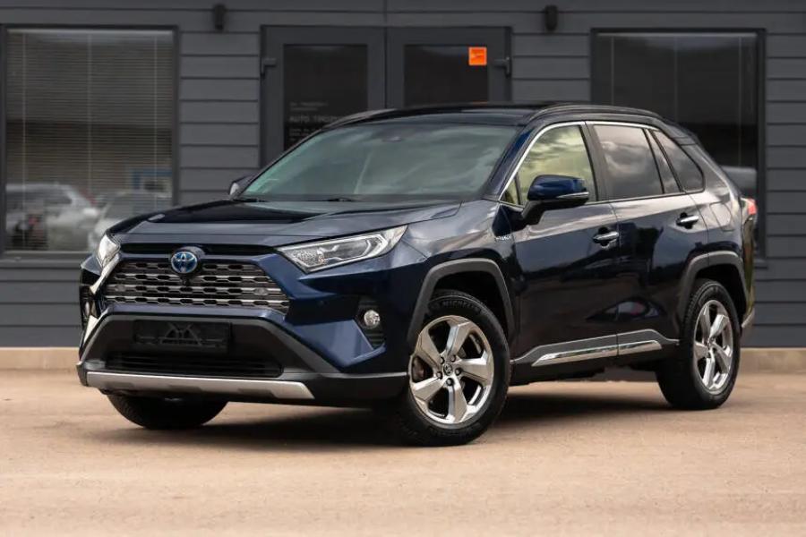Blue Toyota RAV4 2019 in Jelgava, with an engine capacity of 2.50 L and mileage of 97 thousand km for 28950 €, photo 4 on AUTOMOTO.COM.LV