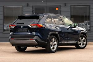 Blue Toyota RAV4 2019 in Jelgava, with an engine capacity of 2.50 L and mileage of 97 thousand km for 28950 €, photo 5 on AUTOMOTO.COM.LV