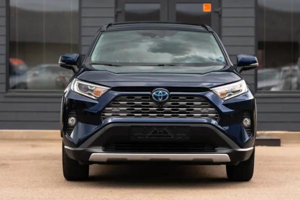 Blue Toyota RAV4 2019 in Jelgava, with an engine capacity of 2.50 L and mileage of 97 thousand km for 28950 €, photo 5 on AUTOMOTO.COM.LV