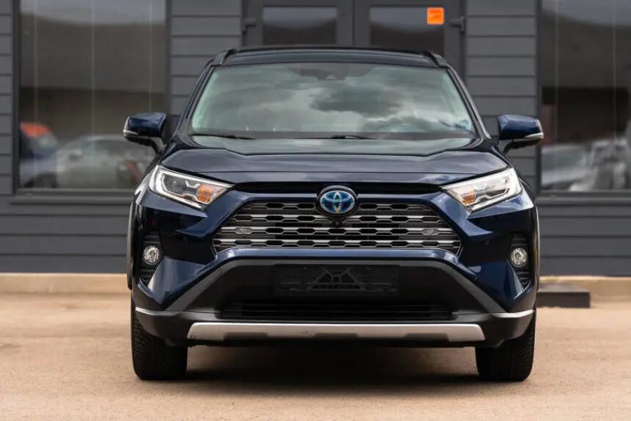 Blue Toyota RAV4 2019 in Jelgava, with an engine capacity of 2.50 L and mileage of 97 thousand km for 28950 €, photo 6 on AUTOMOTO.COM.LV