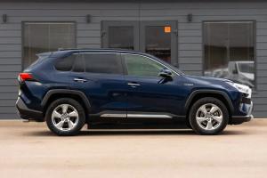 Blue Toyota RAV4 2019 in Jelgava, with an engine capacity of 2.50 L and mileage of 97 thousand km for 28950 €, photo 7 on AUTOMOTO.COM.LV