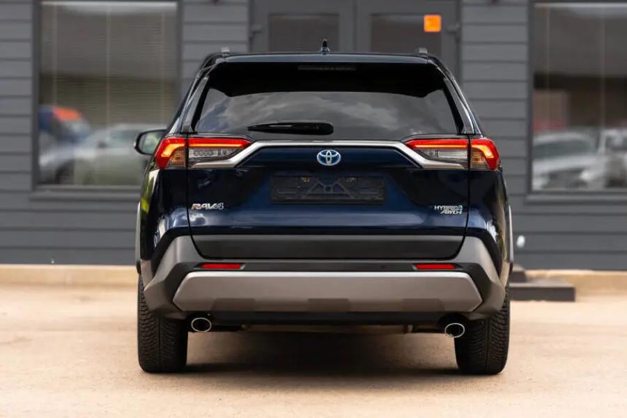 Blue Toyota RAV4 2019 in Jelgava, with an engine capacity of 2.50 L and mileage of 97 thousand km for 28950 €, photo 8 on AUTOMOTO.COM.LV