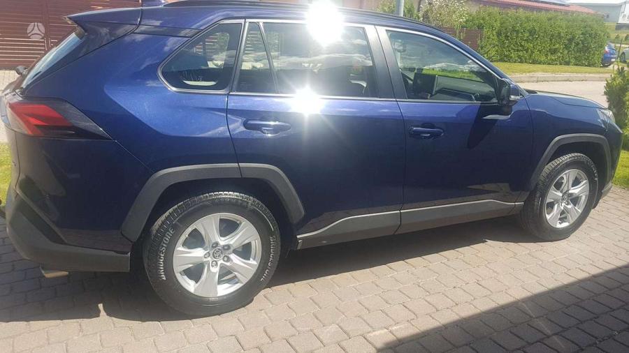 Blue Toyota RAV4 2019 in Kaunas, with an engine capacity of 1.99 L and mileage of 138 thousand km for 23000 €, photo 4 on AUTOMOTO.COM.LV