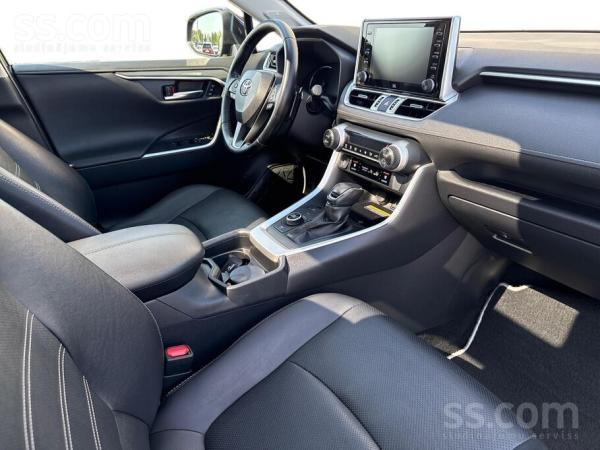 Zils Toyota RAV4 2019 Rīga, ar dzinēja tilpumu 2.50 L un nobraukumu 92 tūkst. km par 29990 €, foto 6 vietnē AUTOMOTO.COM.LV