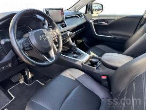 Zils Toyota RAV4 2019 Rīga, ar dzinēja tilpumu 2.50 L un nobraukumu 92 tūkst. km par 29990 €, foto 12 vietnē AUTOMOTO.COM.LV