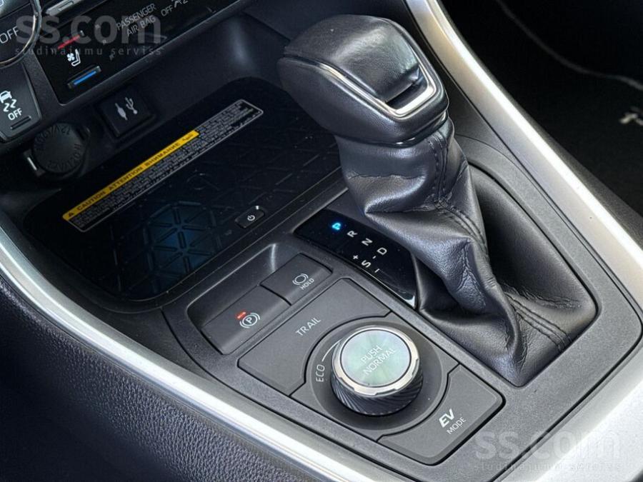 Zils Toyota RAV4 2019 Rīga, ar dzinēja tilpumu 2.50 L un nobraukumu 92 tūkst. km par 29990 €, foto 19 vietnē AUTOMOTO.COM.LV