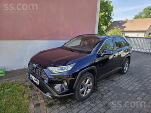 Zils Toyota RAV4 2019 Rīga, ar dzinēja tilpumu 2.50 L un nobraukumu 130 tūkst. km par 24000 €, foto 3 vietnē AUTOMOTO.COM.LV