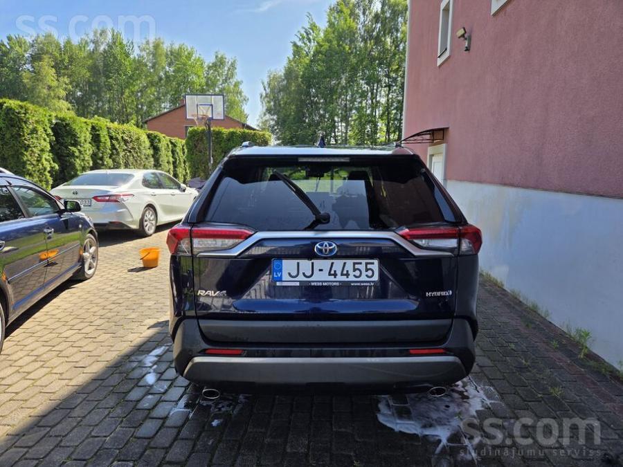 Zils Toyota RAV4 2019 Rīga, ar dzinēja tilpumu 2.50 L un nobraukumu 130 tūkst. km par 24000 €, foto 4 vietnē AUTOMOTO.COM.LV