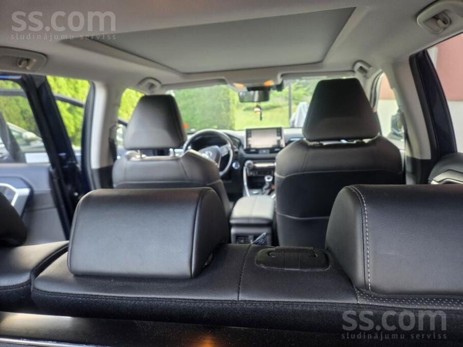 Zils Toyota RAV4 2019 Rīga, ar dzinēja tilpumu 2.50 L un nobraukumu 130 tūkst. km par 24000 €, foto 7 vietnē AUTOMOTO.COM.LV
