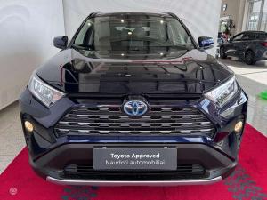 Blue Toyota RAV4 2019 in Siauliai, with an engine capacity of 2.49 L and mileage of 159 thousand km for 23900 €, photo 4 on AUTOMOTO.COM.LV
