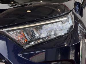 Blue Toyota RAV4 2019 in Siauliai, with an engine capacity of 2.49 L and mileage of 159 thousand km for 23900 €, photo 5 on AUTOMOTO.COM.LV