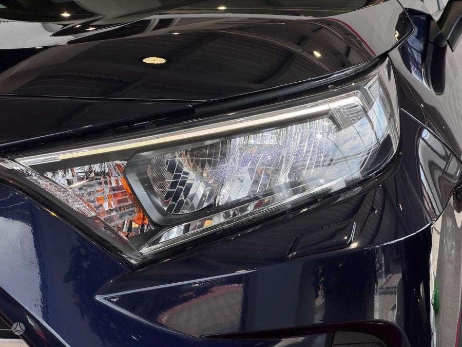 Blue Toyota RAV4 2019 in Siauliai, with an engine capacity of 2.49 L and mileage of 159 thousand km for 23900 €, photo 5 on AUTOMOTO.COM.LV