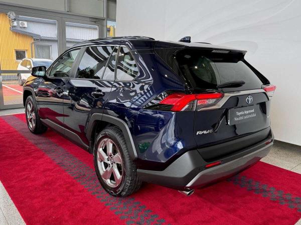 Blue Toyota RAV4 2019 in Siauliai, with an engine capacity of 2.49 L and mileage of 159 thousand km for 23900 €, photo 6 on AUTOMOTO.COM.LV