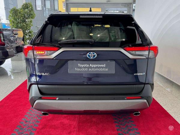 Blue Toyota RAV4 2019 in Siauliai, with an engine capacity of 2.49 L and mileage of 159 thousand km for 23900 €, photo 8 on AUTOMOTO.COM.LV