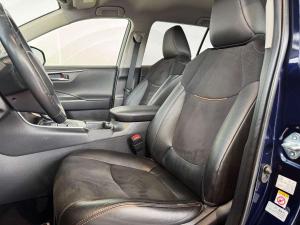 Blue Toyota RAV4 2019 in Siauliai, with an engine capacity of 2.49 L and mileage of 159 thousand km for 23900 €, photo 13 on AUTOMOTO.COM.LV