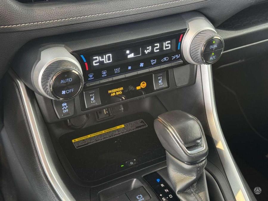 Blue Toyota RAV4 2019 in Siauliai, with an engine capacity of 2.49 L and mileage of 159 thousand km for 23900 €, photo 19 on AUTOMOTO.COM.LV