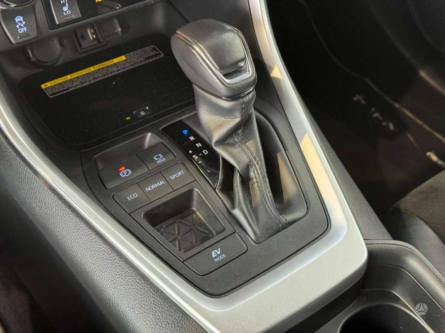 Blue Toyota RAV4 2019 in Siauliai, with an engine capacity of 2.49 L and mileage of 159 thousand km for 23900 €, photo 20 on AUTOMOTO.COM.LV