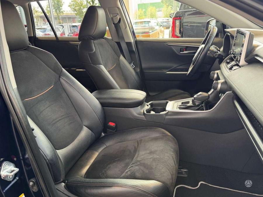Blue Toyota RAV4 2019 in Siauliai, with an engine capacity of 2.49 L and mileage of 159 thousand km for 23900 €, photo 23 on AUTOMOTO.COM.LV