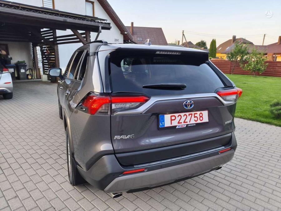 Blue Toyota RAV4 2019 in Klaipeda, with an engine capacity of 2.49 L and mileage of 262 thousand km for 20900 €, photo 7 on AUTOMOTO.COM.LV
