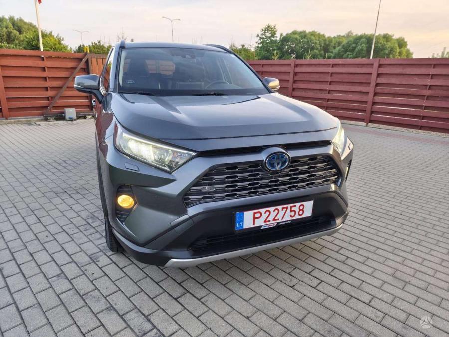 Blue Toyota RAV4 2019 in Klaipeda, with an engine capacity of 2.49 L and mileage of 262 thousand km for 20900 €, photo 13 on AUTOMOTO.COM.LV